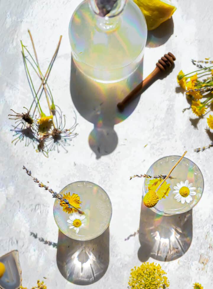 How To Make Dandelion Lemonade - Frolic & Fare