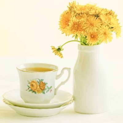 How To Make Dandelion Lemonade - Frolic & Fare