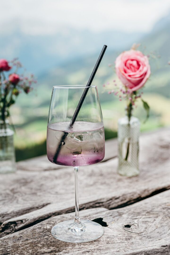 The Best Edible Fowers For Cocktails - Frolic & Fare