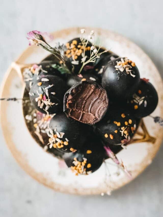 Homemade Lavender Vanilla Honey Lollipops - Frolic and Fare